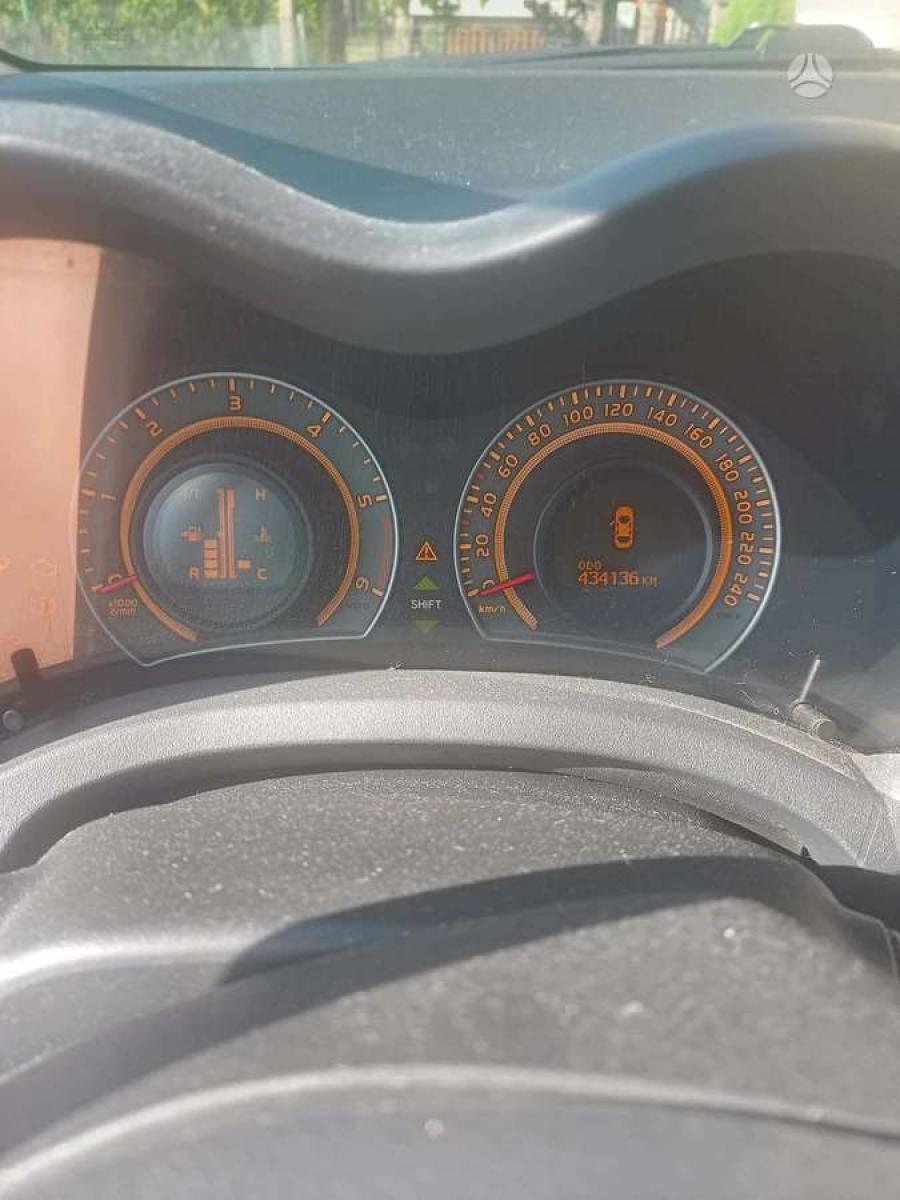 Grey Toyota Auris 2009 in Alytus, with an engine capacity of 2.00 L and mileage of 434 thousand km for 1900 €, photo 13 on AUTOMOTO.COM.LV