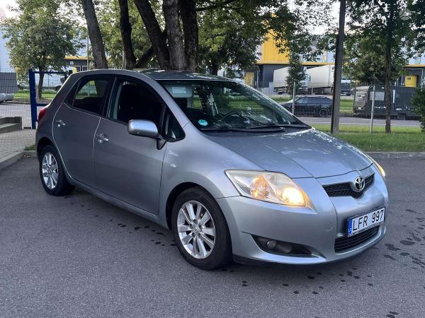 Pelēks Toyota Auris 2009 Viļņa, ar dzinēja tilpumu 0.00 L un nobraukumu 300 tūkst. km par 1950 €, foto 2 vietnē AUTOMOTO.COM.LV