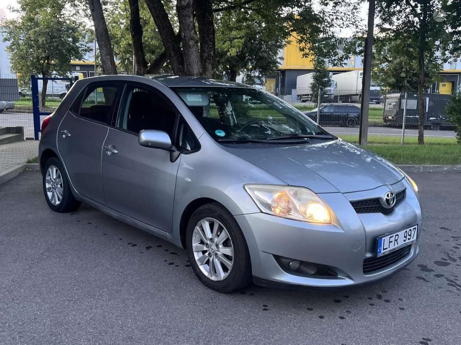 Pelēks Toyota Auris 2009 Viļņa, ar dzinēja tilpumu 0.00 L un nobraukumu 300 tūkst. km par 1950 €, foto 3 vietnē AUTOMOTO.COM.LV