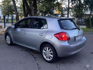 Pelēks Toyota Auris 2009 Viļņa, ar dzinēja tilpumu 0.00 L un nobraukumu 300 tūkst. km par 1950 €, foto 4 vietnē AUTOMOTO.COM.LV
