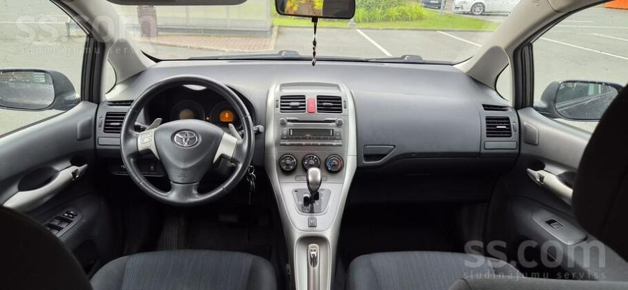 Pelēks Toyota Auris 2009 Rīga, ar dzinēja tilpumu 1.60 L un nobraukumu 116 tūkst. km par 3790 €, foto 6 vietnē AUTOMOTO.COM.LV