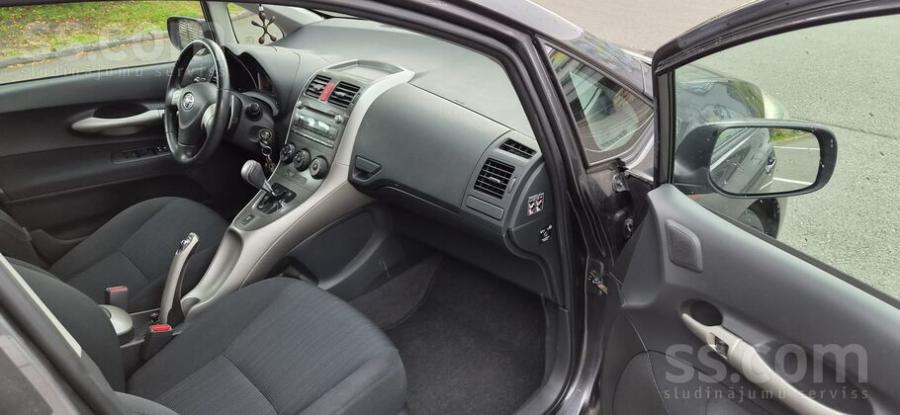 Pelēks Toyota Auris 2009 Rīga, ar dzinēja tilpumu 1.60 L un nobraukumu 116 tūkst. km par 3790 €, foto 7 vietnē AUTOMOTO.COM.LV