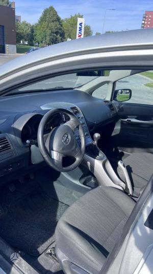 Pelēks Toyota Auris 2009 Klaipėda, ar dzinēja tilpumu 1.60 L un nobraukumu 182 tūkst. km par 3000 €, foto 6 vietnē AUTOMOTO.COM.LV