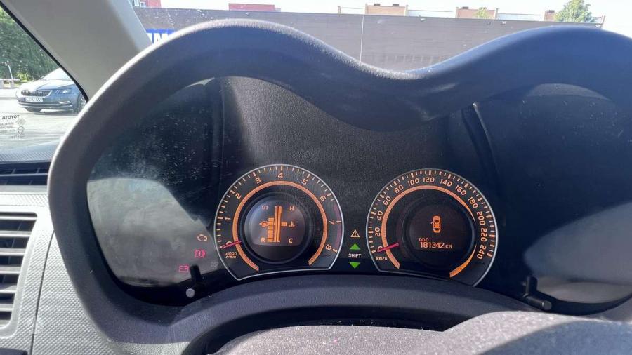 Pelēks Toyota Auris 2009 Klaipėda, ar dzinēja tilpumu 1.60 L un nobraukumu 182 tūkst. km par 3000 €, foto 8 vietnē AUTOMOTO.COM.LV