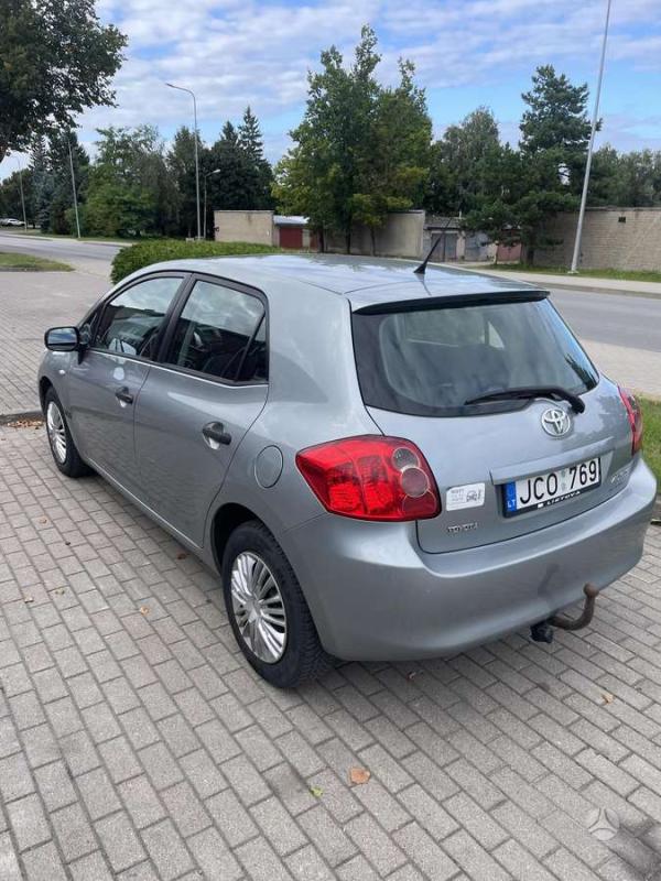 Grey Toyota Auris 2009 in Silute, with an engine capacity of 1.36 L and mileage of 341 thousand km for 2250 €, photo 3 on AUTOMOTO.COM.LV