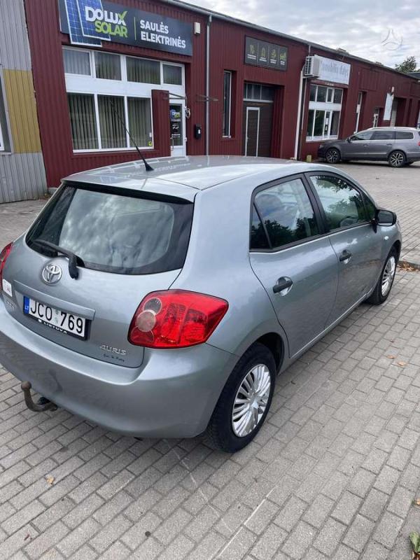 Grey Toyota Auris 2009 in Silute, with an engine capacity of 1.36 L and mileage of 341 thousand km for 2250 €, photo 5 on AUTOMOTO.COM.LV