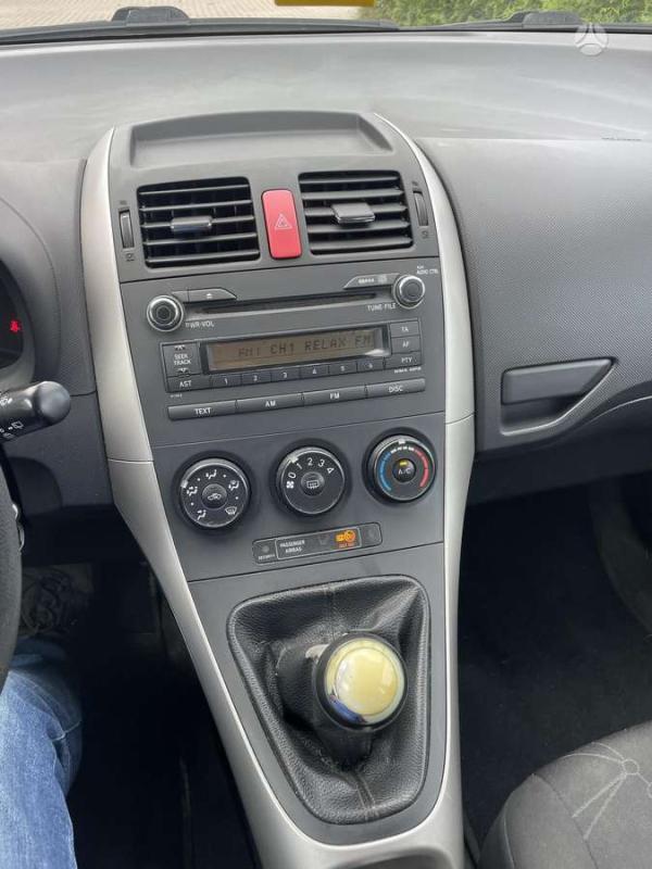 Grey Toyota Auris 2009 in Silute, with an engine capacity of 1.36 L and mileage of 341 thousand km for 2250 €, photo 7 on AUTOMOTO.COM.LV