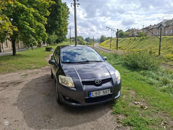 Grey Toyota Auris 2009 in Vilnius, with an engine capacity of 2.00 L and mileage of 161 thousand km for 2100 €, photo 1 on AUTOMOTO.COM.LV
