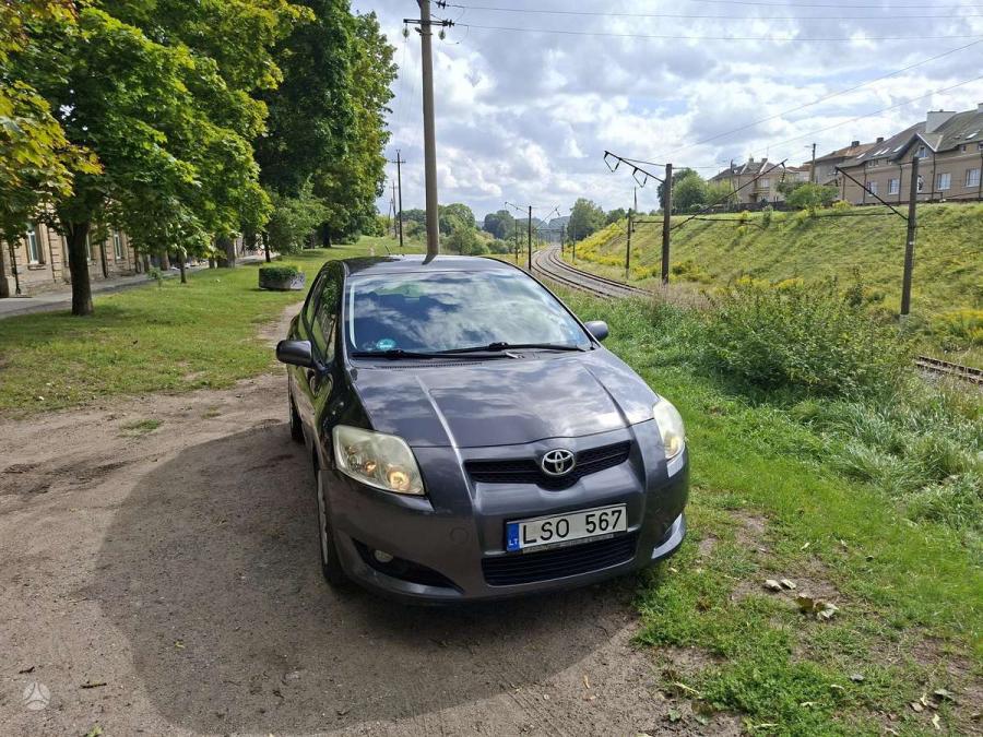 Pelēks Toyota Auris 2009 Viļņa, ar dzinēja tilpumu 2.00 L un nobraukumu 161 tūkst. km par 2100 €, foto 1 vietnē AUTOMOTO.COM.LV