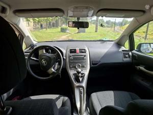 Pelēks Toyota Auris 2009 Viļņa, ar dzinēja tilpumu 2.00 L un nobraukumu 161 tūkst. km par 2100 €, foto 3 vietnē AUTOMOTO.COM.LV