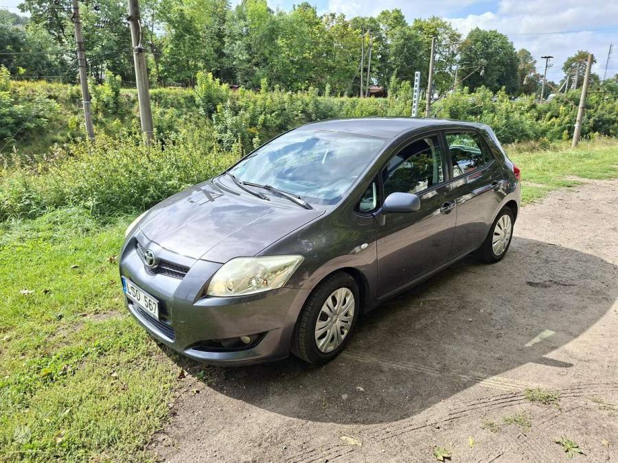 Pelēks Toyota Auris 2009 Viļņa, ar dzinēja tilpumu 2.00 L un nobraukumu 161 tūkst. km par 2100 €, foto 6 vietnē AUTOMOTO.COM.LV