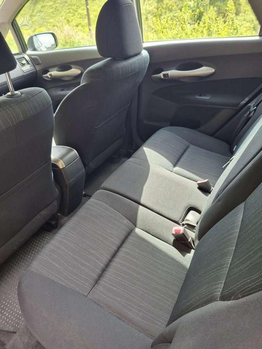 Pelēks Toyota Auris 2009 Viļņa, ar dzinēja tilpumu 2.00 L un nobraukumu 161 tūkst. km par 2100 €, foto 8 vietnē AUTOMOTO.COM.LV