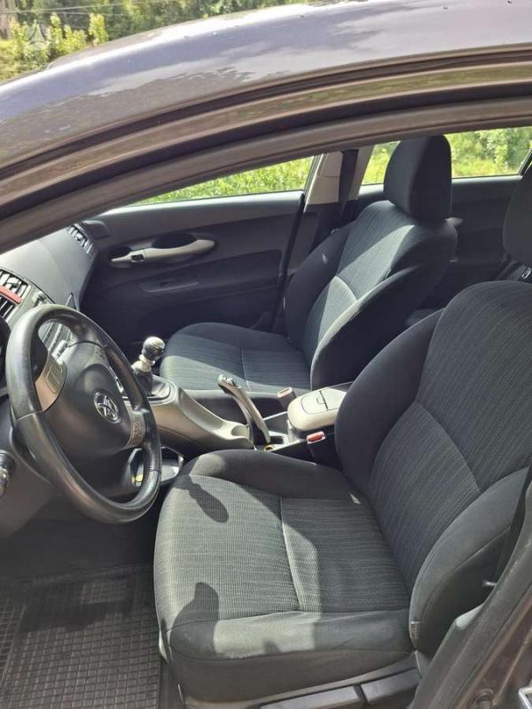 Grey Toyota Auris 2009 in Vilnius, with an engine capacity of 2.00 L and mileage of 161 thousand km for 2100 €, photo 9 on AUTOMOTO.COM.LV