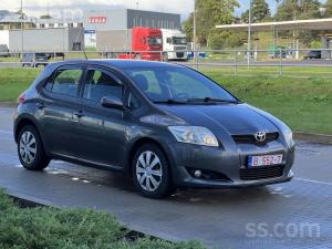 Pelēks Toyota Auris 2009 Rēzekne, ar dzinēja tilpumu 2.00 L un nobraukumu 295 tūkst. km par 2290 €, foto 4 vietnē AUTOMOTO.COM.LV