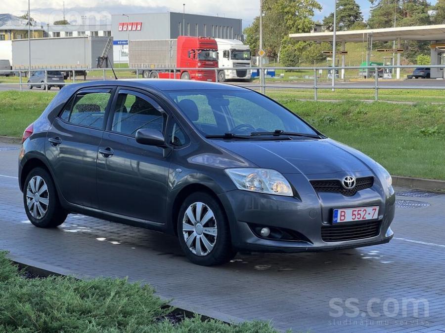 Pelēks Toyota Auris 2009 Rēzekne, ar dzinēja tilpumu 2.00 L un nobraukumu 295 tūkst. km par 2290 €, foto 4 vietnē AUTOMOTO.COM.LV