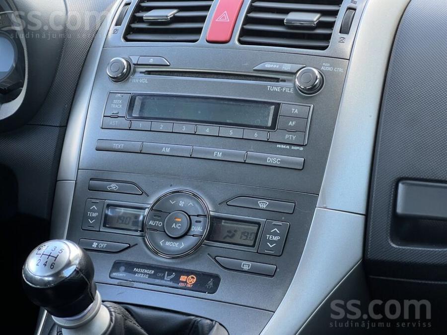 Pelēks Toyota Auris 2009 Rēzekne, ar dzinēja tilpumu 2.00 L un nobraukumu 295 tūkst. km par 2290 €, foto 9 vietnē AUTOMOTO.COM.LV