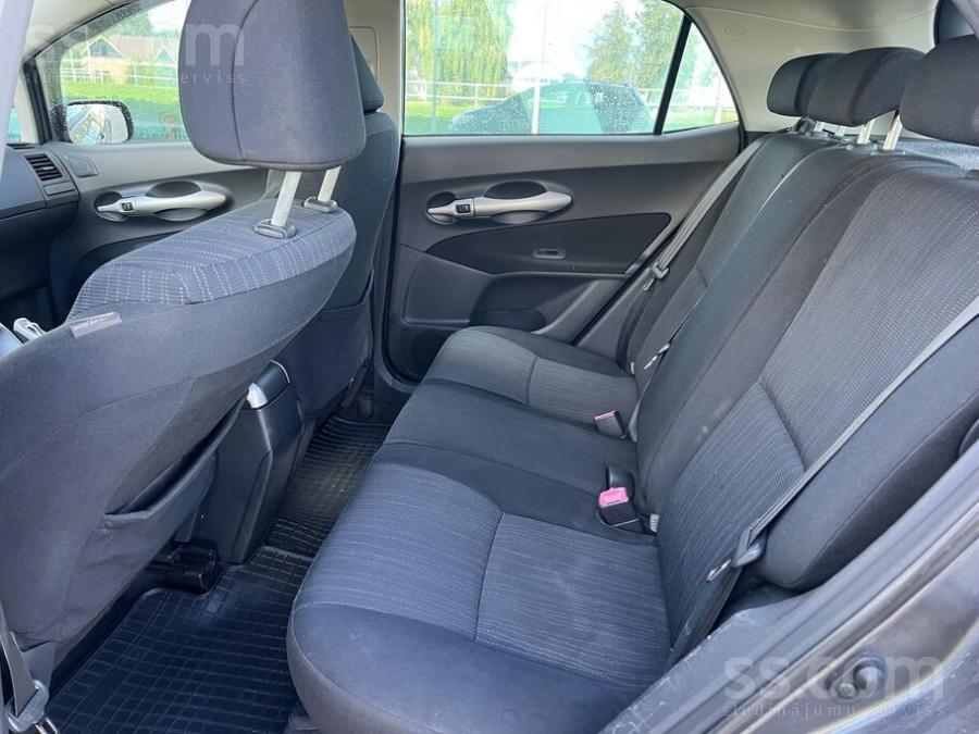 Pelēks Toyota Auris 2009 Rēzekne, ar dzinēja tilpumu 2.00 L un nobraukumu 295 tūkst. km par 2290 €, foto 12 vietnē AUTOMOTO.COM.LV