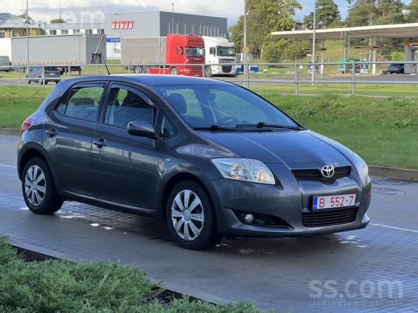 Toyota Auris 2009 Rēzekne vietnē Pelēks Toyota Auris 2009 Rēzekne, ar dzinēja tilpumu 2.00 L un nobraukumu 295 tūkst. km par 2290 €, foto 4 vietnē AUTOMOTO.COM.LV