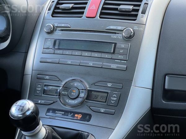 Toyota Auris 2009 Rēzekne vietnē Pelēks Toyota Auris 2009 Rēzekne, ar dzinēja tilpumu 2.00 L un nobraukumu 295 tūkst. km par 2290 €, foto 9 vietnē AUTOMOTO.COM.LV