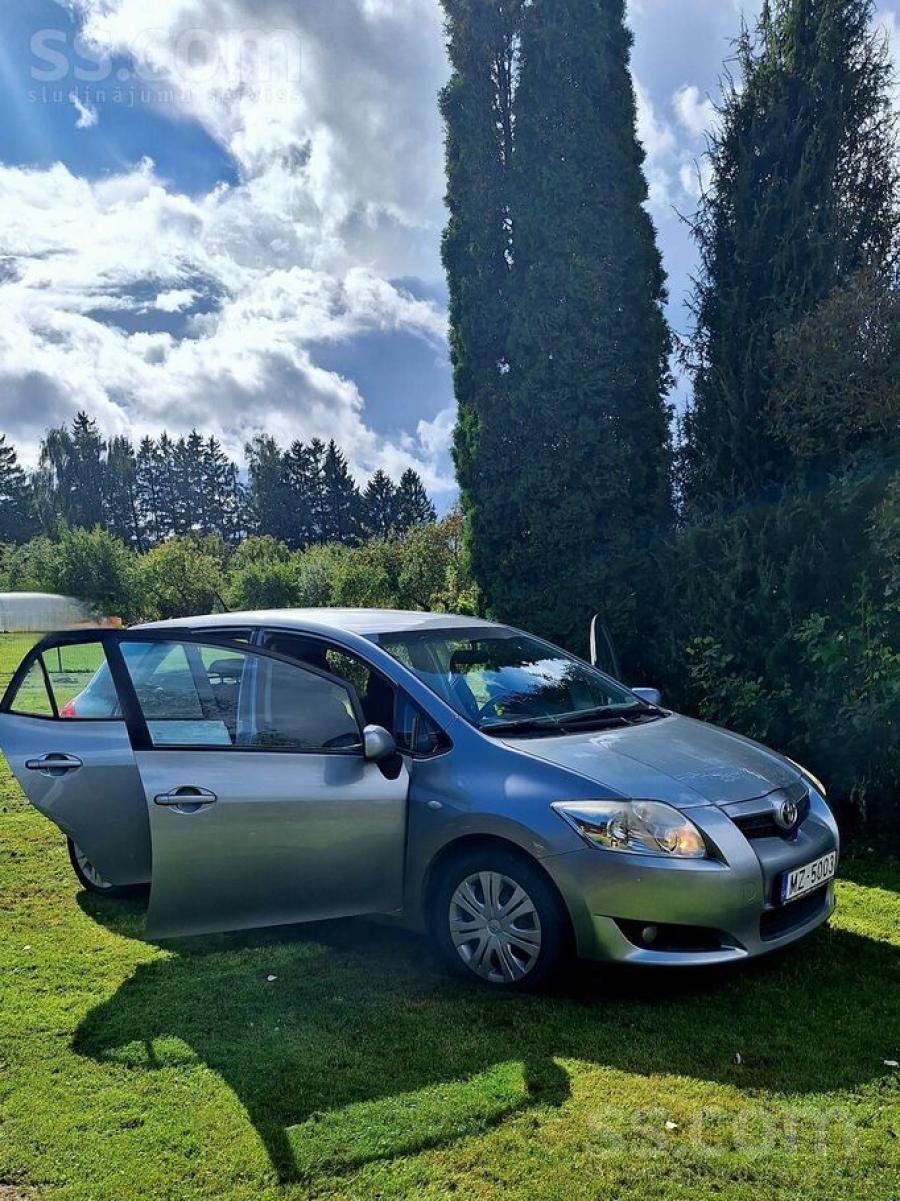 Grey Toyota Auris 2009 in Riga, with an engine capacity of 1.40 L and mileage of 209 thousand km for 1850 €, photo 5 on AUTOMOTO.COM.LV