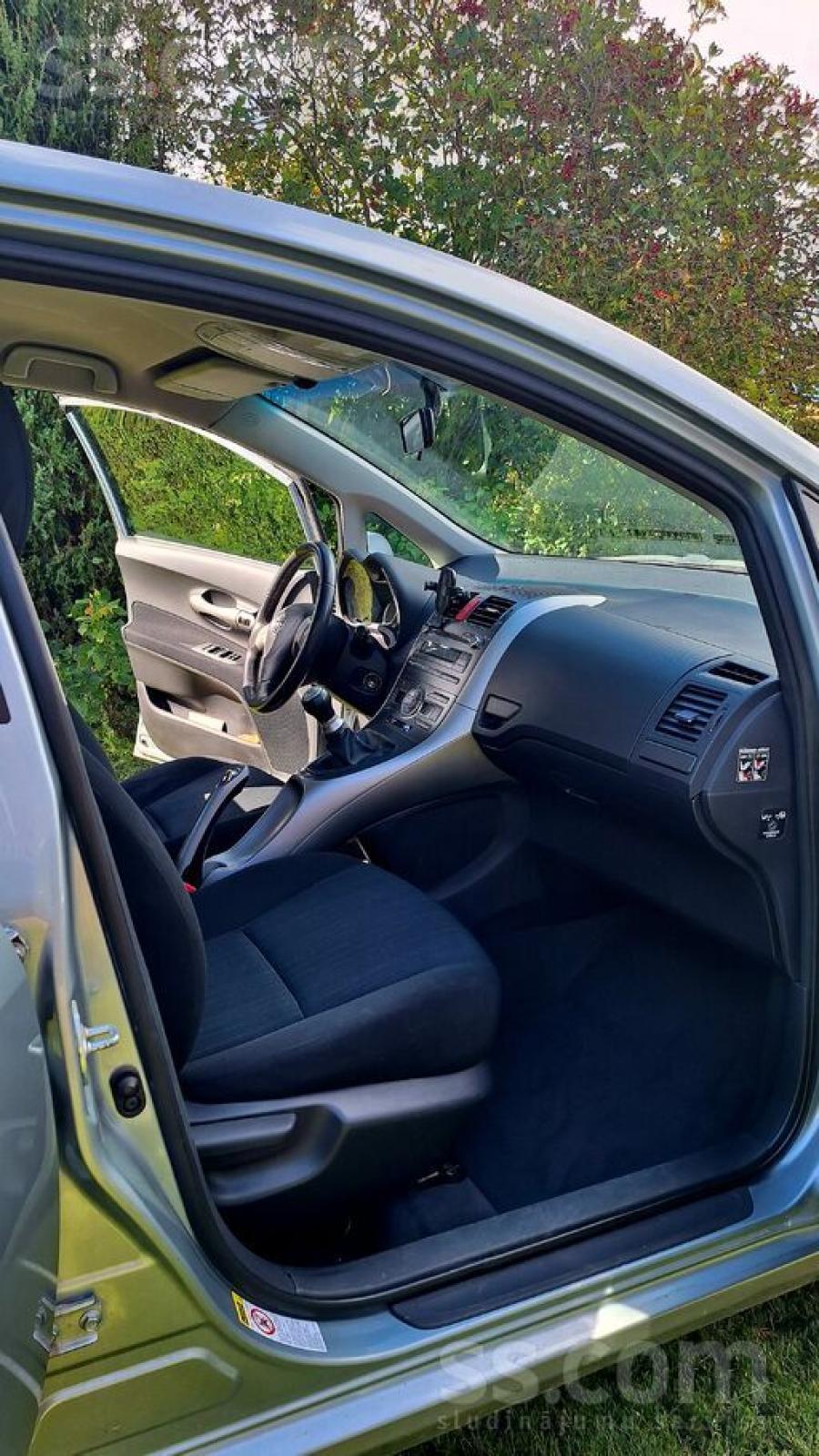 Grey Toyota Auris 2009 in Riga, with an engine capacity of 1.40 L and mileage of 209 thousand km for 1850 €, photo 6 on AUTOMOTO.COM.LV