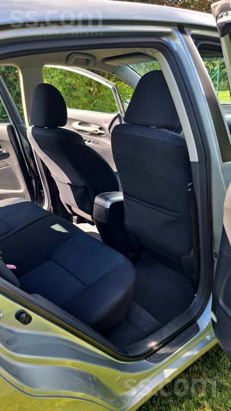 Grey Toyota Auris 2009 in Riga, with an engine capacity of 1.40 L and mileage of 209 thousand km for 1850 €, photo 7 on AUTOMOTO.COM.LV