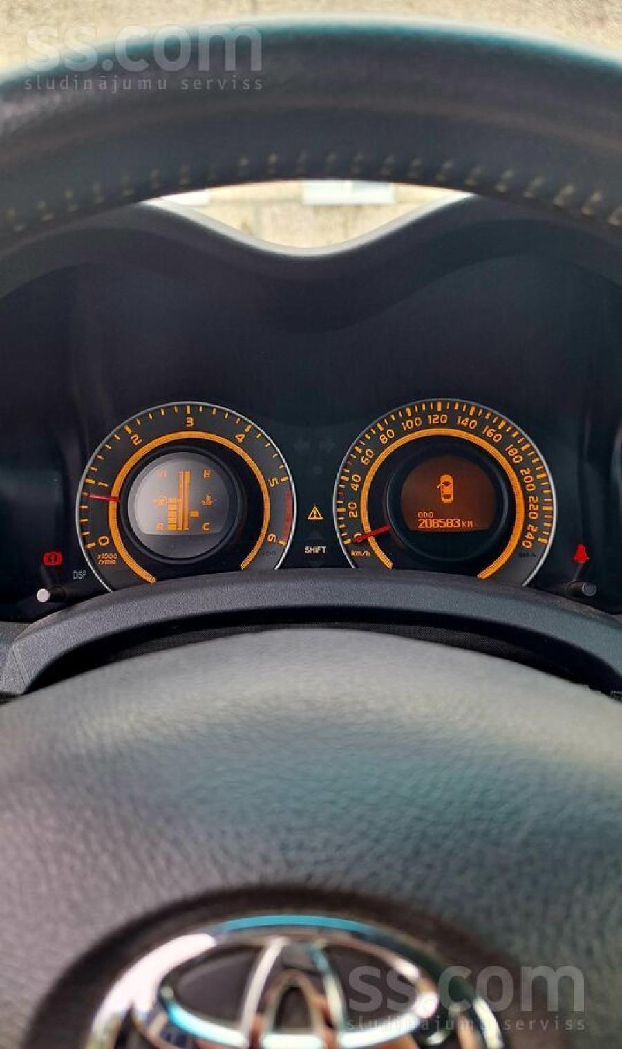 Grey Toyota Auris 2009 in Riga, with an engine capacity of 1.40 L and mileage of 209 thousand km for 1850 €, photo 9 on AUTOMOTO.COM.LV
