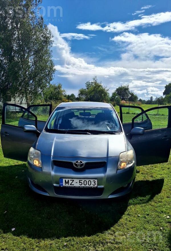 Grey Toyota Auris 2009 in Riga, with an engine capacity of 1.40 L and mileage of 209 thousand km for 1850 €, photo 1 on AUTOMOTO.COM.LV