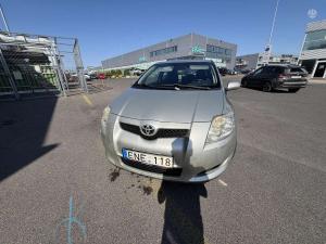 Pelēks Toyota Auris 2009 Viļņa, ar dzinēja tilpumu 1.60 L un nobraukumu 220 tūkst. km par 2500 €, foto 4 vietnē AUTOMOTO.COM.LV