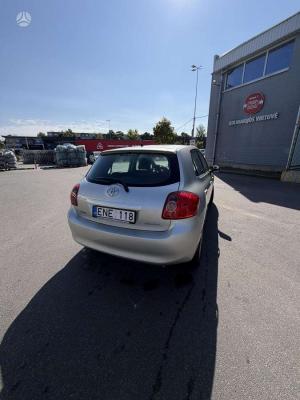 Pelēks Toyota Auris 2009 Viļņa, ar dzinēja tilpumu 1.60 L un nobraukumu 220 tūkst. km par 2500 €, foto 8 vietnē AUTOMOTO.COM.LV