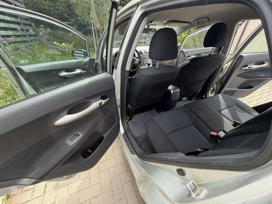 Pelēks Toyota Auris 2009 Viļņa, ar dzinēja tilpumu 1.60 L un nobraukumu 220 tūkst. km par 2500 €, foto 10 vietnē AUTOMOTO.COM.LV