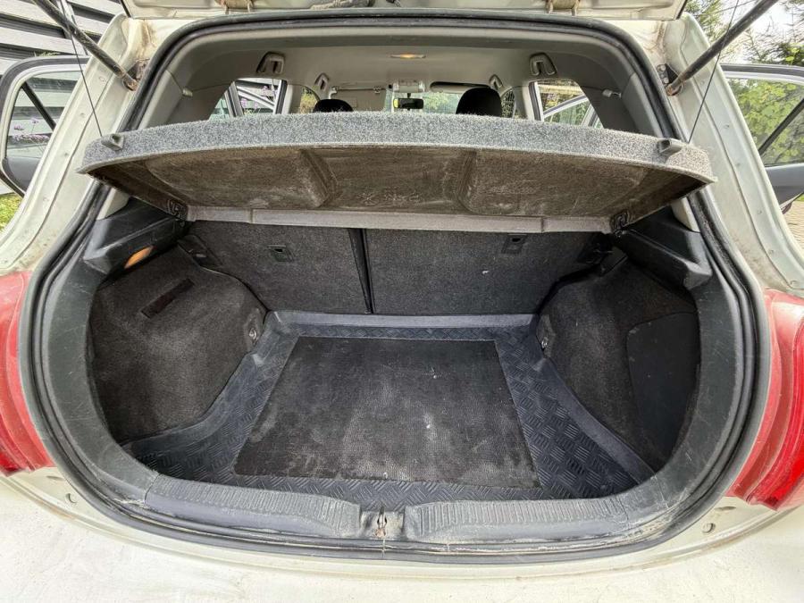 Pelēks Toyota Auris 2009 Viļņa, ar dzinēja tilpumu 1.60 L un nobraukumu 220 tūkst. km par 2500 €, foto 11 vietnē AUTOMOTO.COM.LV