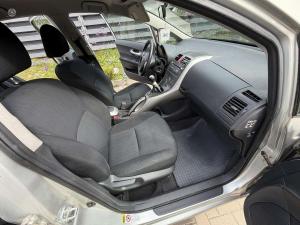 Pelēks Toyota Auris 2009 Viļņa, ar dzinēja tilpumu 1.60 L un nobraukumu 220 tūkst. km par 2500 €, foto 13 vietnē AUTOMOTO.COM.LV