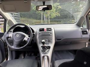 Pelēks Toyota Auris 2009 Viļņa, ar dzinēja tilpumu 1.60 L un nobraukumu 220 tūkst. km par 2500 €, foto 14 vietnē AUTOMOTO.COM.LV