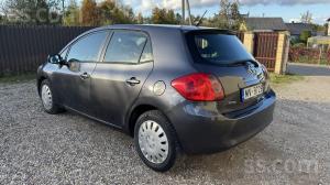 Pelēks Toyota Auris 2009 Rēzekne, ar dzinēja tilpumu 2.00 L un nobraukumu 230 tūkst. km par 2850 €, foto 4 vietnē AUTOMOTO.COM.LV