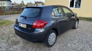 Pelēks Toyota Auris 2009 Rēzekne, ar dzinēja tilpumu 2.00 L un nobraukumu 230 tūkst. km par 2850 €, foto 5 vietnē AUTOMOTO.COM.LV