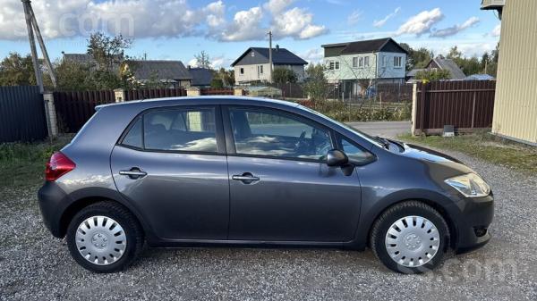Pelēks Toyota Auris 2009 Rēzekne, ar dzinēja tilpumu 2.00 L un nobraukumu 230 tūkst. km par 2850 €, foto 6 vietnē AUTOMOTO.COM.LV