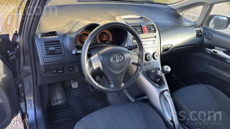 Pelēks Toyota Auris 2009 Rēzekne, ar dzinēja tilpumu 2.00 L un nobraukumu 230 tūkst. km par 2850 €, foto 9 vietnē AUTOMOTO.COM.LV