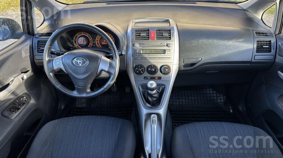 Pelēks Toyota Auris 2009 Rēzekne, ar dzinēja tilpumu 2.00 L un nobraukumu 230 tūkst. km par 2850 €, foto 10 vietnē AUTOMOTO.COM.LV