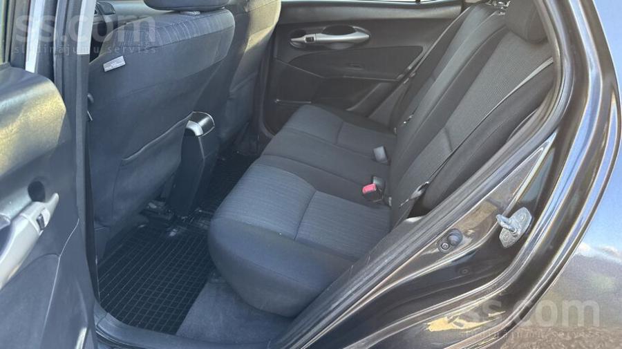 Pelēks Toyota Auris 2009 Rēzekne, ar dzinēja tilpumu 2.00 L un nobraukumu 230 tūkst. km par 2850 €, foto 14 vietnē AUTOMOTO.COM.LV