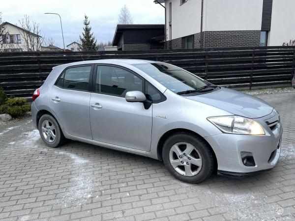 Grey Toyota Auris 2010 in Vilnius, with an engine capacity of 1.80 L and mileage of 129 thousand km for 5900 €, photo 2 on AUTOMOTO.COM.LV