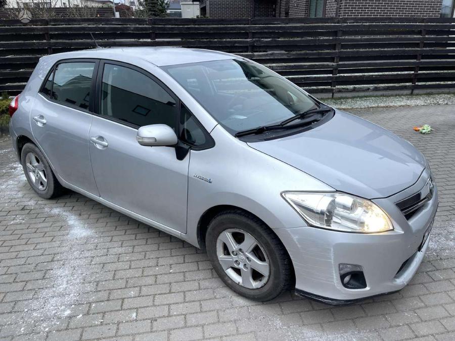 Grey Toyota Auris 2010 in Vilnius, with an engine capacity of 1.80 L and mileage of 129 thousand km for 5900 €, photo 6 on AUTOMOTO.COM.LV