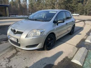 Grey Toyota Auris 2010 in Ukmerge, with an engine capacity of 1.30 L and mileage of 267 thousand km for 2300 €, photo 2 on AUTOMOTO.COM.LV