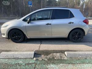 Grey Toyota Auris 2010 in Ukmerge, with an engine capacity of 1.30 L and mileage of 267 thousand km for 2300 €, photo 3 on AUTOMOTO.COM.LV