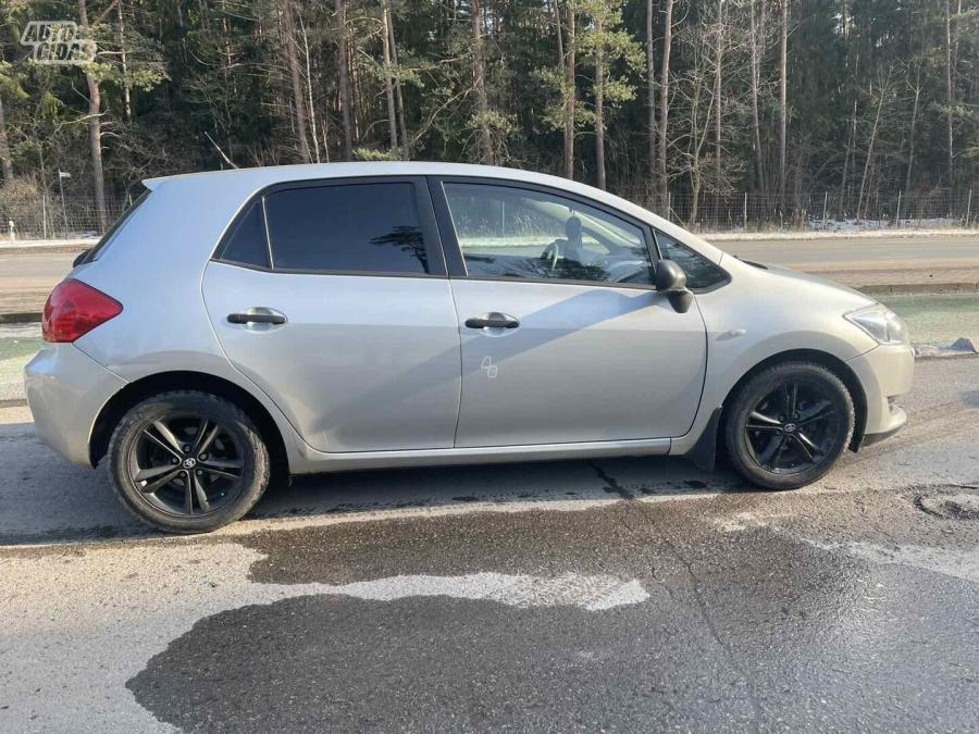 Grey Toyota Auris 2010 in Ukmerge, with an engine capacity of 1.30 L and mileage of 267 thousand km for 2300 €, photo 8 on AUTOMOTO.COM.LV