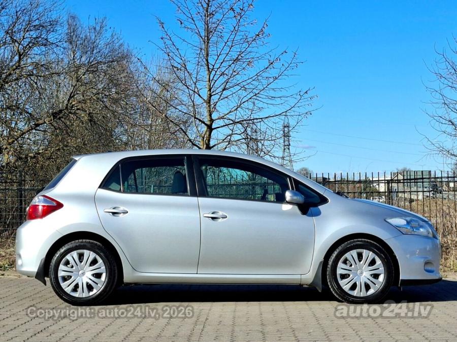 Pelēks Toyota Auris 2010 Tartu, ar dzinēja tilpumu 2.00 L un nobraukumu 223 tūkst. km par 3990 €, foto 18 vietnē AUTOMOTO.COM.LV