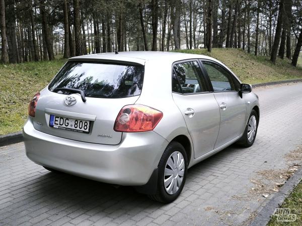 Pelēks Toyota Auris 2010 Viļņa, ar dzinēja tilpumu 1.60 L un nobraukumu 211 tūkst. km par 2800 €, foto 4 vietnē AUTOMOTO.COM.LV
