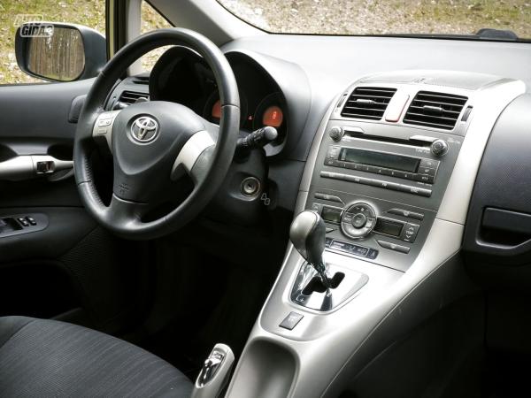 Pelēks Toyota Auris 2010 Viļņa, ar dzinēja tilpumu 1.60 L un nobraukumu 211 tūkst. km par 2800 €, foto 9 vietnē AUTOMOTO.COM.LV