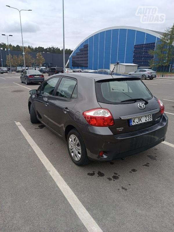 Pelēks Toyota Auris 2010 Viļņa, ar dzinēja tilpumu 1.30 L un nobraukumu 124 tūkst. km par 4500 €, foto 6 vietnē AUTOMOTO.COM.LV