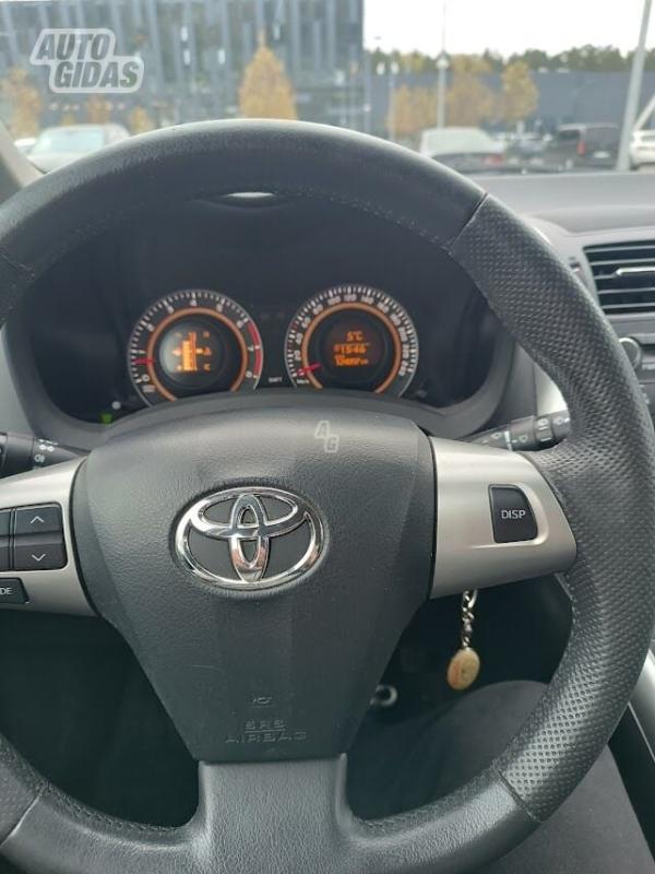 Pelēks Toyota Auris 2010 Viļņa, ar dzinēja tilpumu 1.30 L un nobraukumu 124 tūkst. km par 4500 €, foto 8 vietnē AUTOMOTO.COM.LV